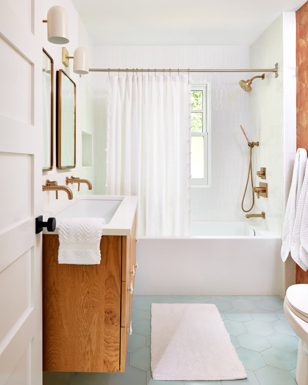 24 Bathroom Color Ideas That Will Transform Your Space – From Moody ...