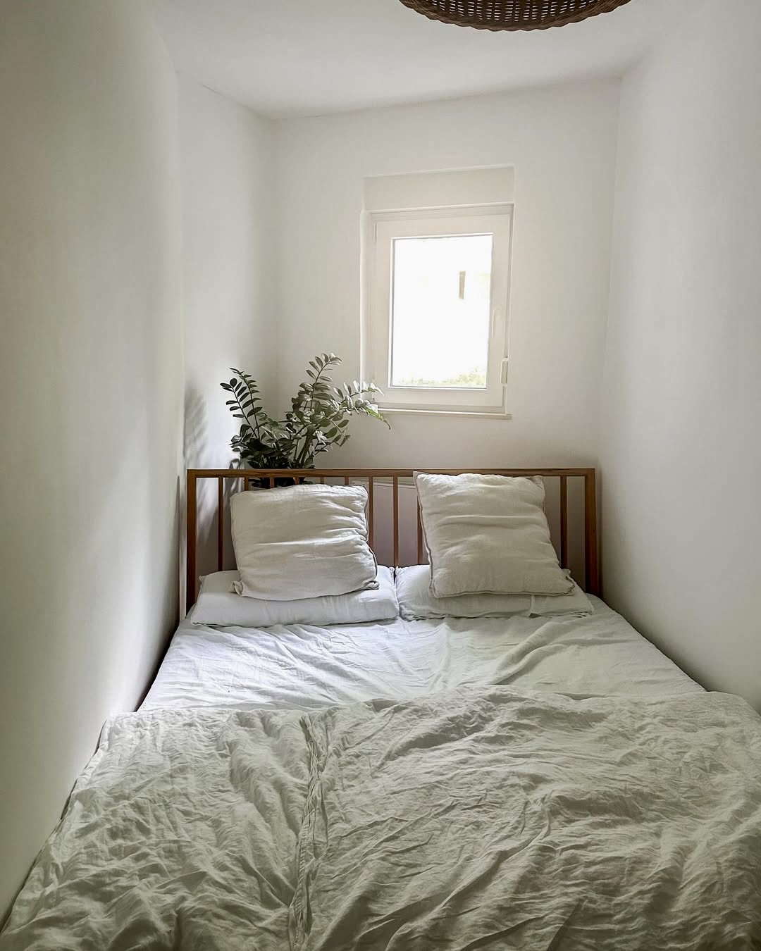 30 Tiny Bedroom Ideas That Prove Small Spaces Can Be Extremely Stylish ...