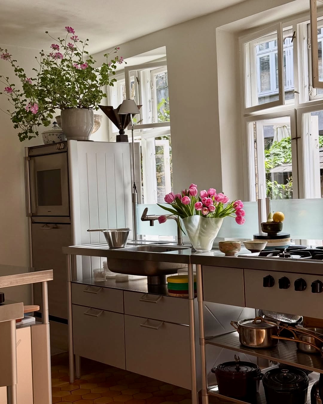30 Cottage Core Kitchen 2025 Ideas That Blend Rustic Charm, Fairy Tale ...
