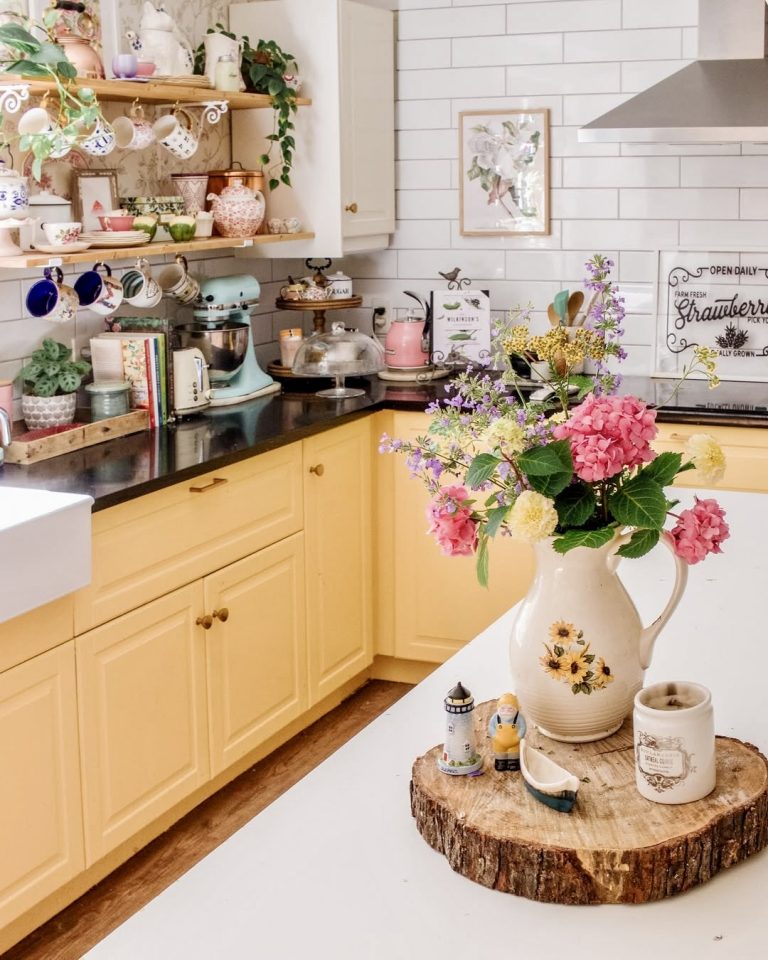 30 Cottage Core Kitchen 2025 Ideas That Blend Rustic Charm, Fairy Tale ...