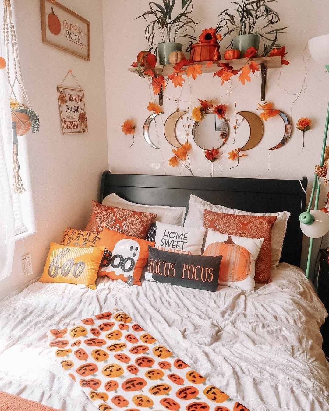 35 Halloween Room Decor Ideas That Will Turn Any Space Into a Spooky ...