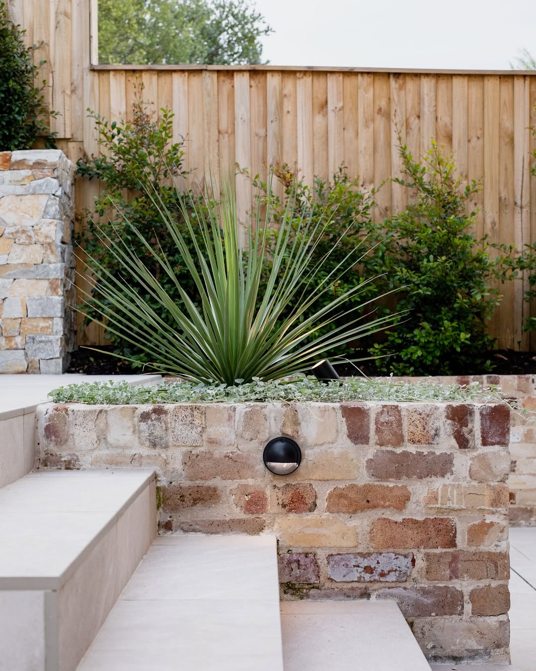 25 Landscaping with Large Rocks 2025 Ideas for Modern, Low Maintenance ...