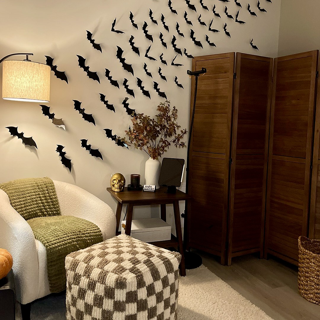 35 Halloween Room Decor Ideas That Will Turn Any Space Into a Spooky ...