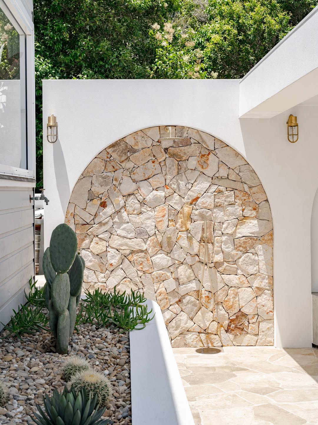25 Landscaping with Large Rocks 2025 Ideas for Modern, Low Maintenance ...