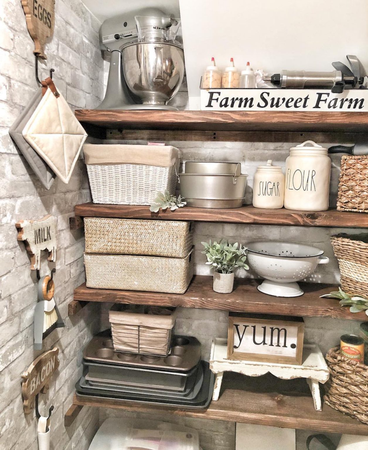 30 Farmhouse Pantry Ideas That Blend Rustic Charm with Smart Storage ...