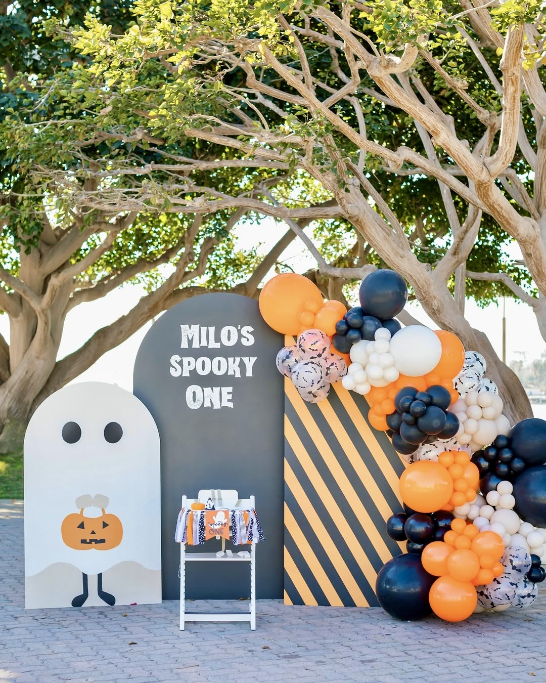 30 Halloween Party Decor Ideas That Will Haunt Your Guests (In the Best ...