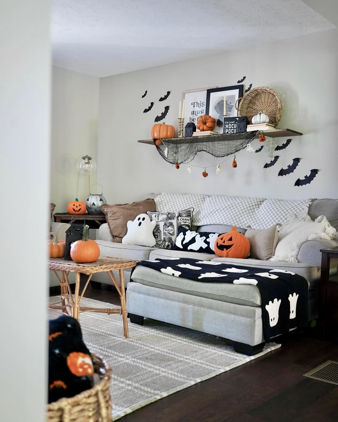 35 Halloween Home Decor Ideas to Spookify Every Room with Style and ...
