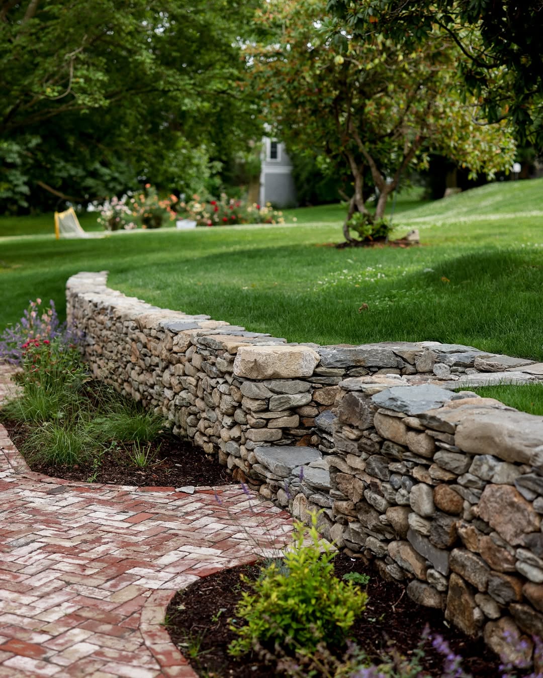 25 Landscaping with Large Rocks 2025 Ideas for Modern, Low Maintenance ...