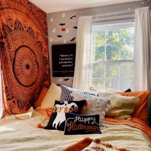 35 Halloween Room Decor Ideas That Will Turn Any Space Into a Spooky ...