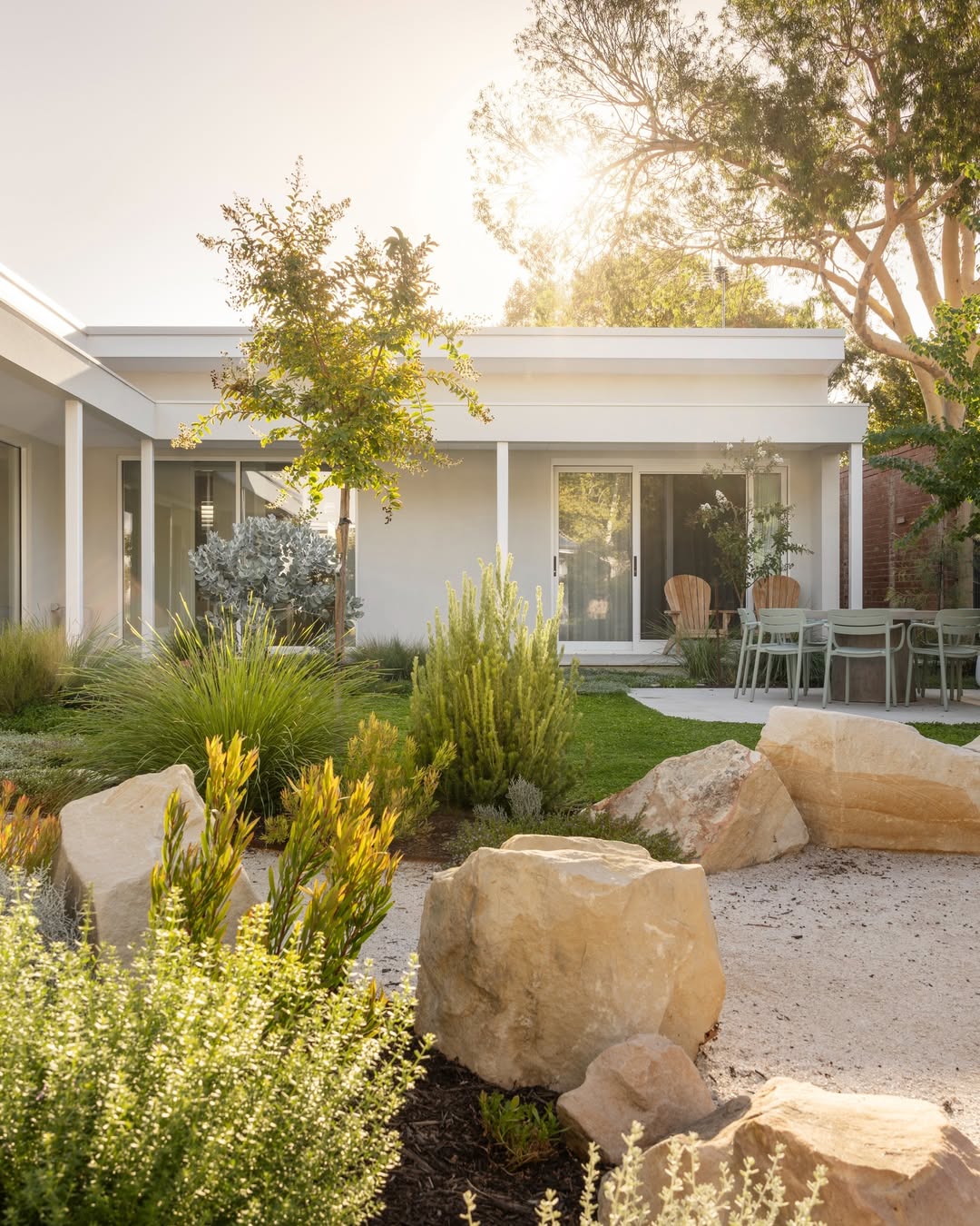 25 Landscaping with Large Rocks 2025 Ideas for Modern, Low Maintenance ...