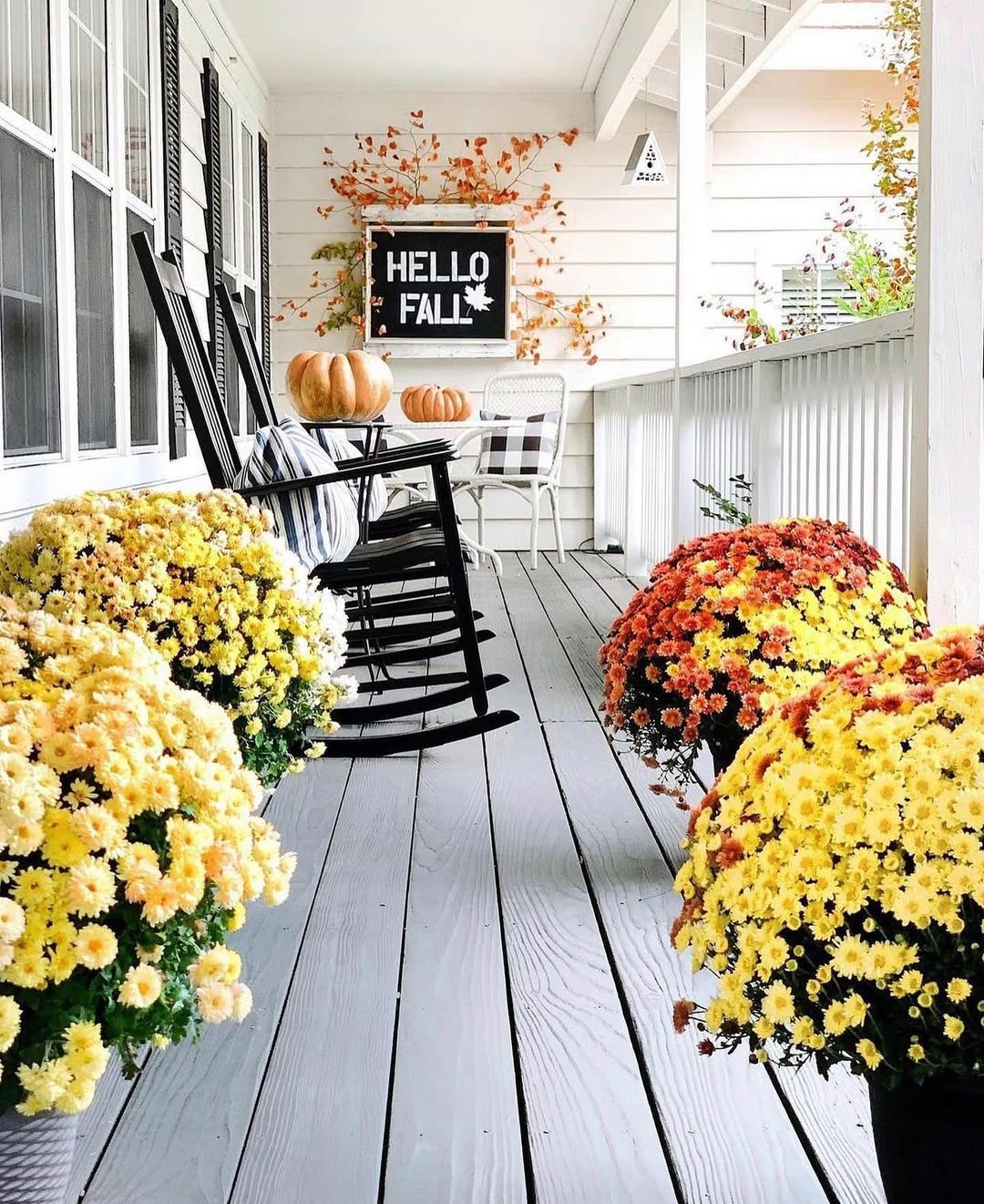 33 Fall Outdoor Decor Ideas to Transform Your Porch, Yard and Patio ...