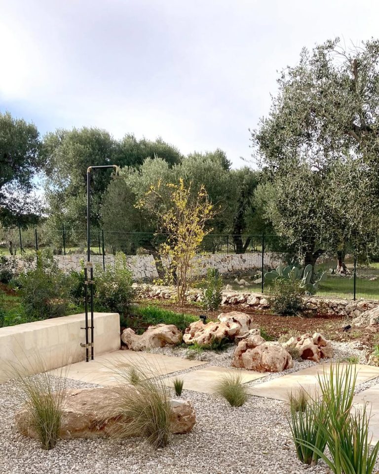 25 Landscaping with Large Rocks 2025 Ideas for Modern, Low Maintenance ...