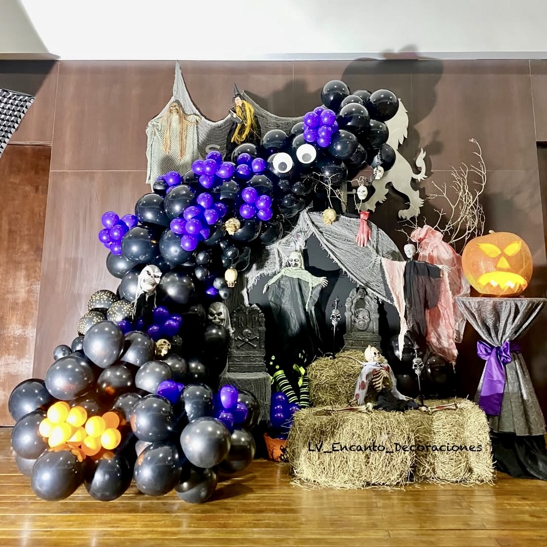30 Halloween Party Decor Ideas That Will Haunt Your Guests (In the Best ...