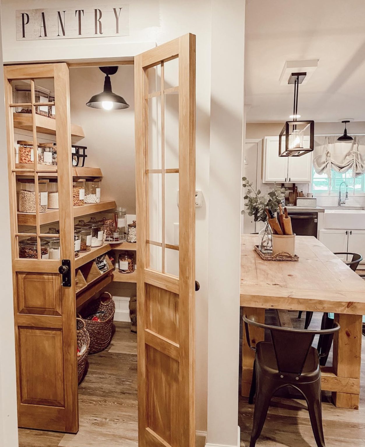 30 Farmhouse Pantry Ideas That Blend Rustic Charm with Smart Storage ...