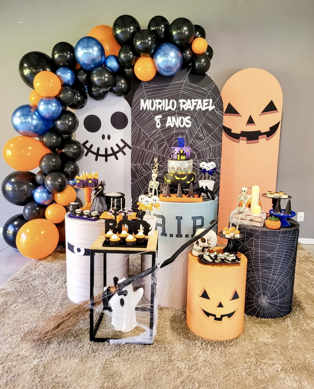30 Halloween Party Decor Ideas That Will Haunt Your Guests (In the Best ...