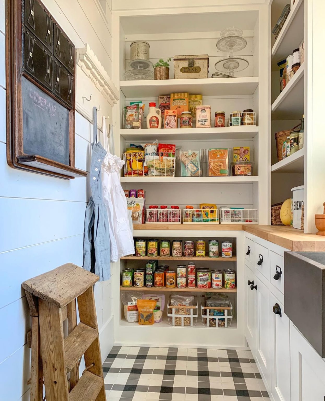 30 Farmhouse Pantry Ideas That Blend Rustic Charm with Smart Storage ...