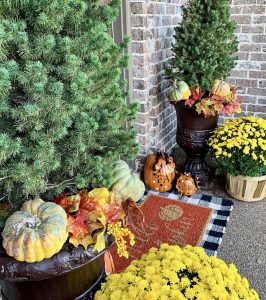 35 Fall Front Porch Decor Ideas to Transform Your Entryway into a Cozy Autumn Dream - placeideal.com