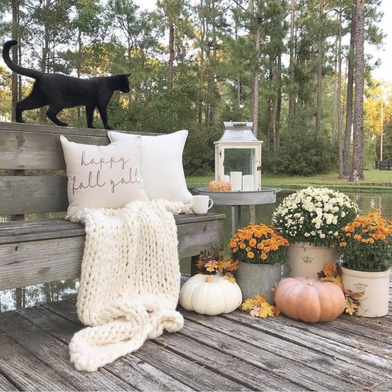 33 Fall Outdoor Decor Ideas to Transform Your Porch, Yard and Patio ...
