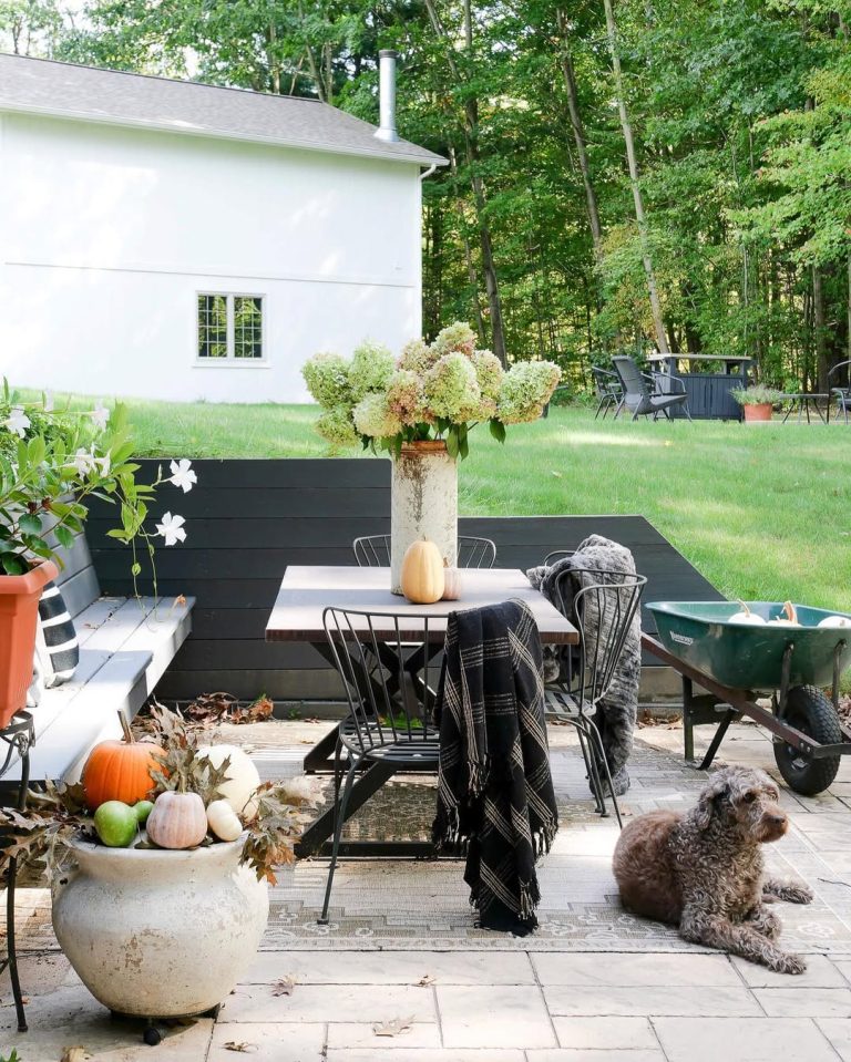 33 Fall Outdoor Decor Ideas to Transform Your Porch, Yard and Patio ...