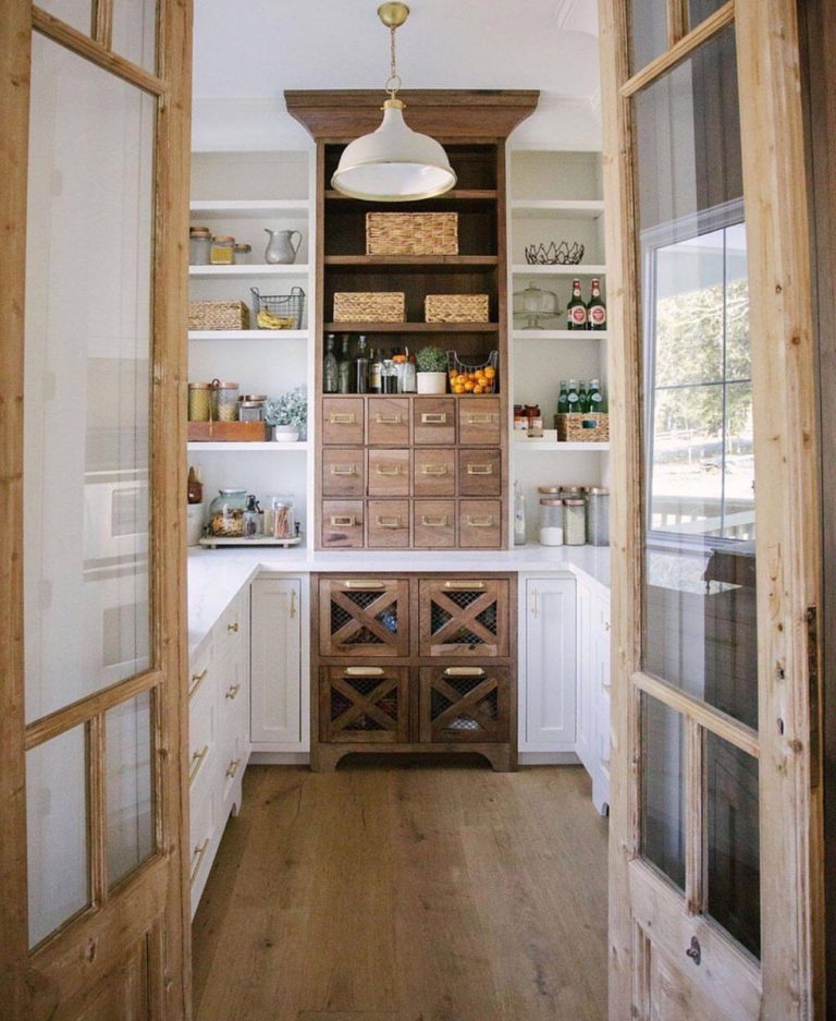 30 Farmhouse Pantry Ideas That Blend Rustic Charm with Smart Storage ...