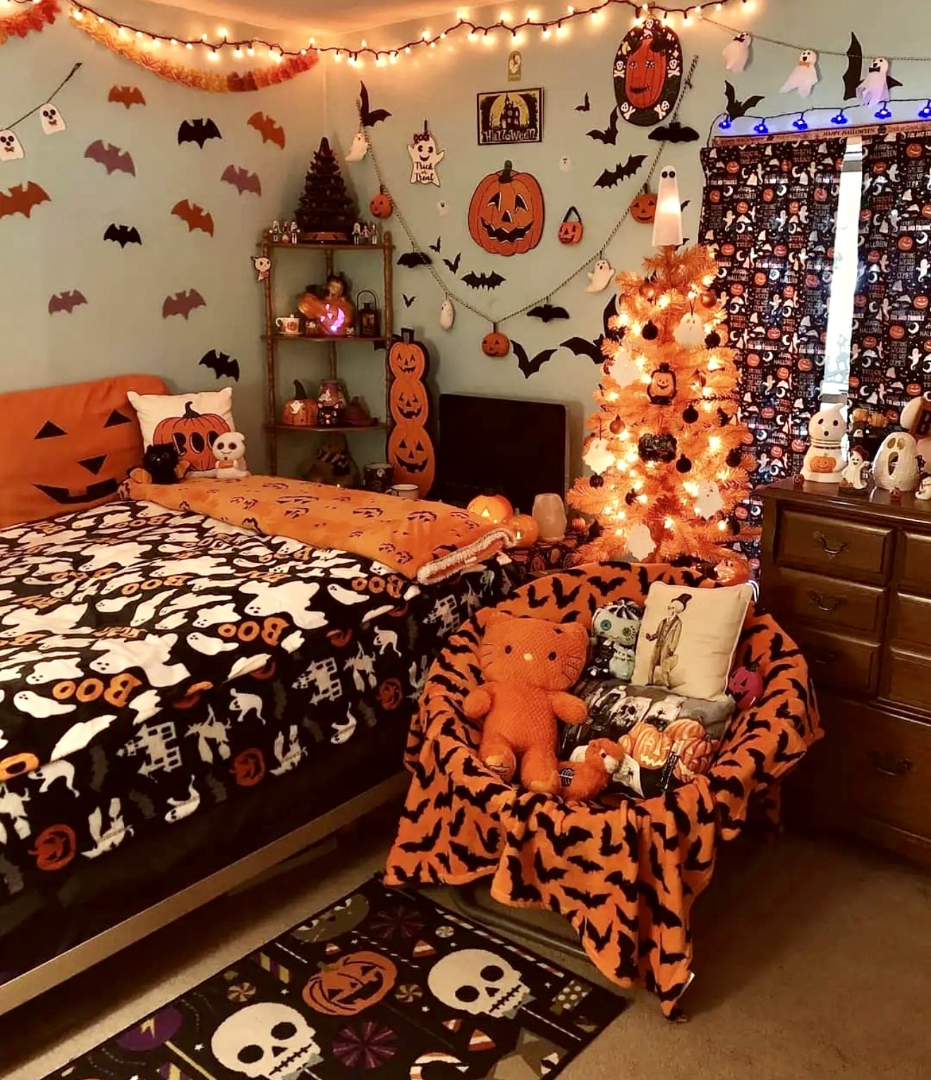 35 Halloween Room Decor Ideas That Will Turn Any Space Into a Spooky ...