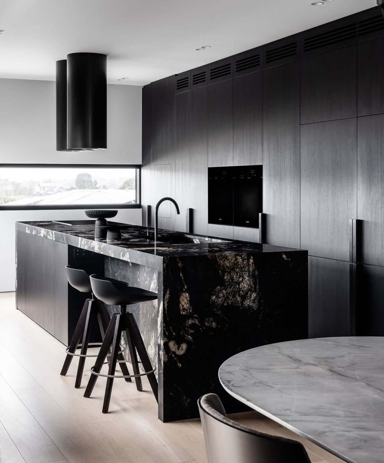 25 Dark Moody Kitchen Ideas That Prove Bold Colors and Dramatic Design ...