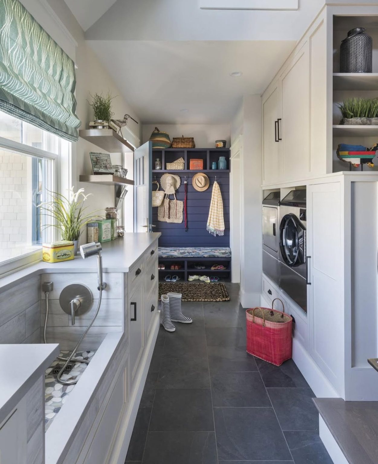 30 Dog Washing Station in Laundry Room Designs with Raised Tubs, Stairs ...