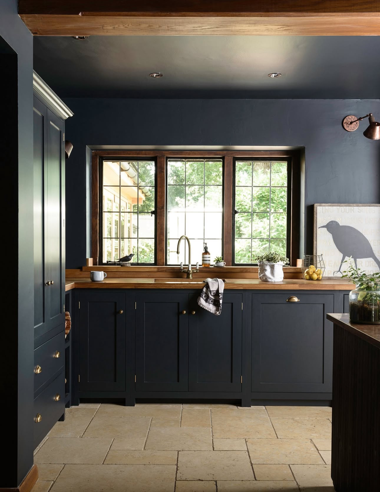25 Dark Moody Kitchen Ideas That Prove Bold Colors and Dramatic Design ...