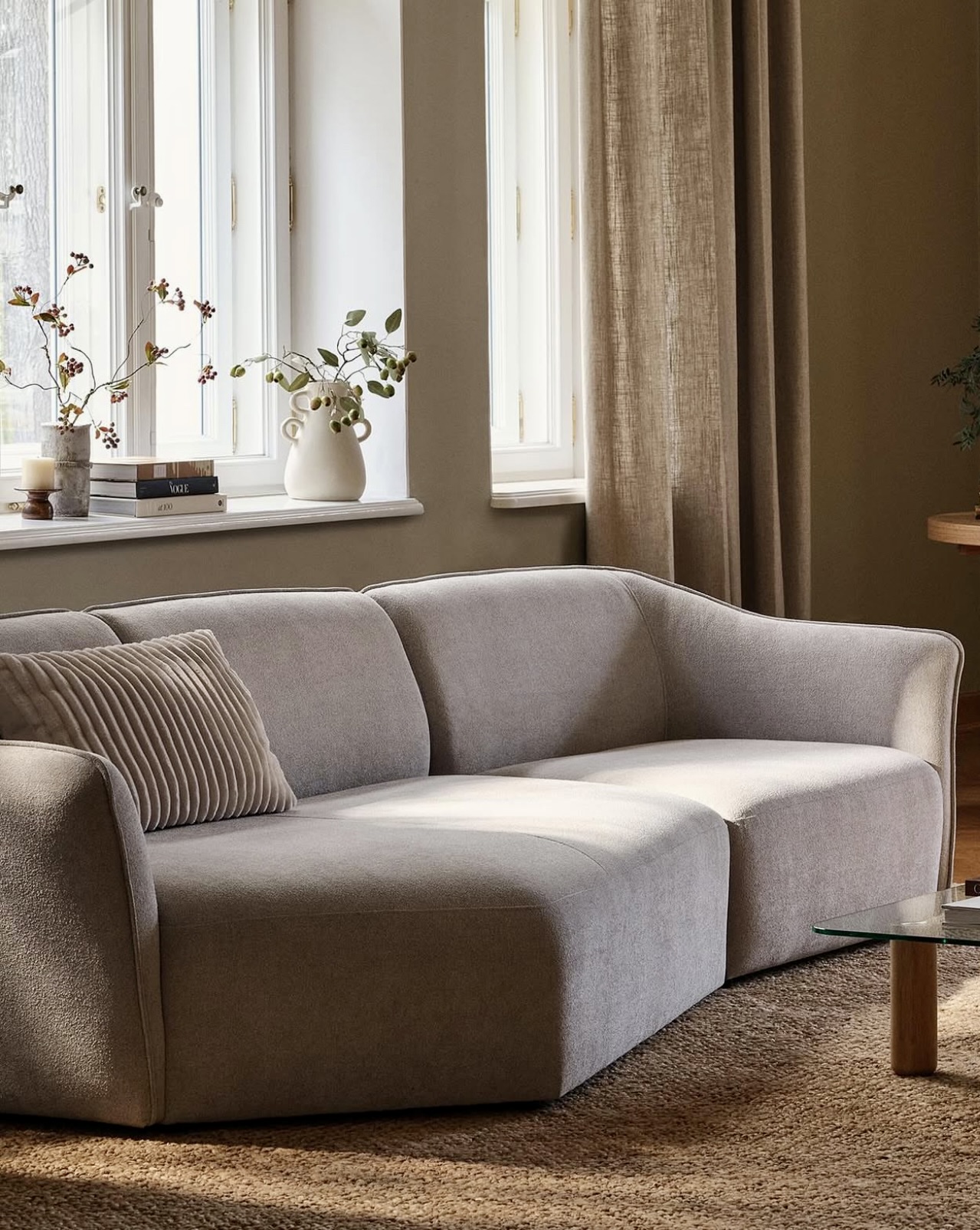 25 Sofa Ideas For Small Spaces That Maximize Style, Comfort, and ...