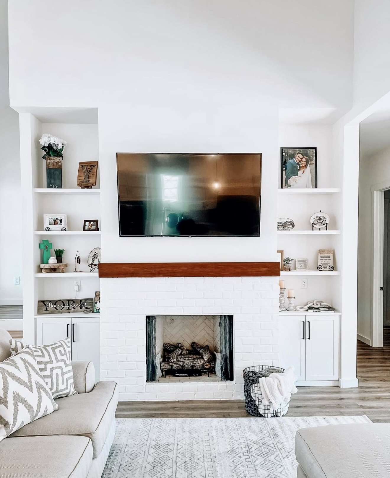 25 Built In Shelves Living Room Ideas That Will Instantly Elevate Your ...