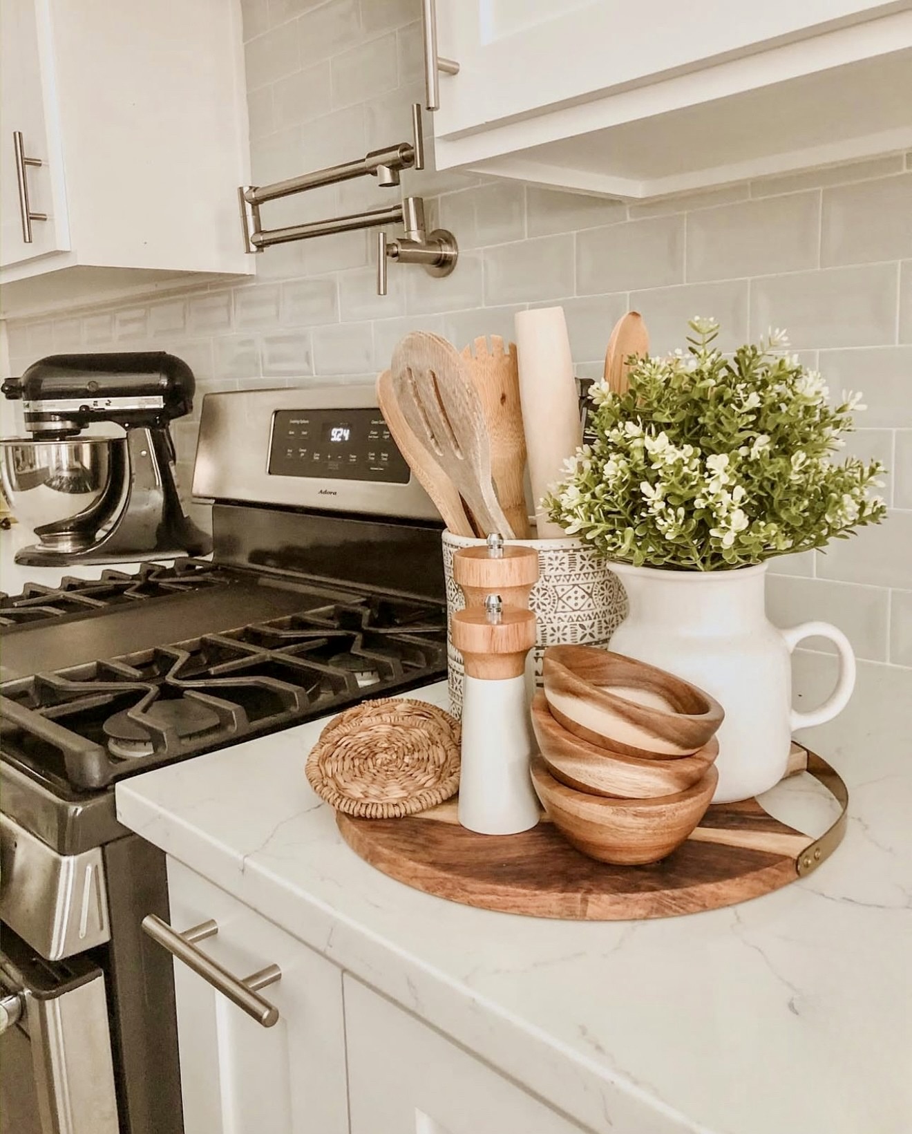 25 Kitchen Countertop Decor Ideas to Instantly Refresh Any Space in ...