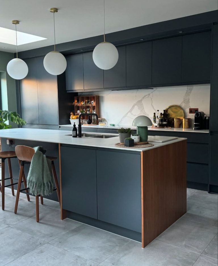 25 Dark Moody Kitchen Ideas That Prove Bold Colors and Dramatic Design ...