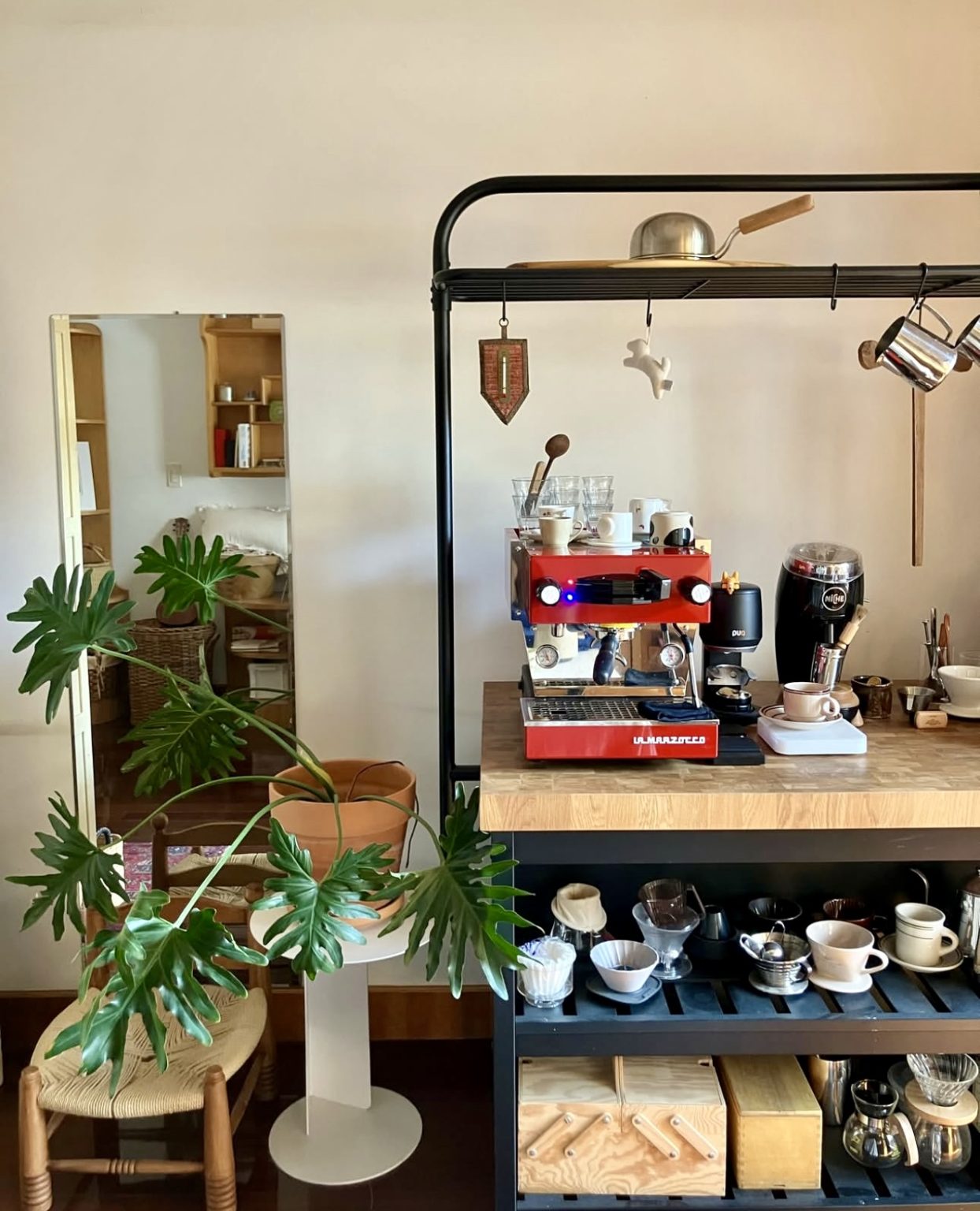 35 Home Coffee Bar Ideas That Will Turn Your Kitchen Corner into a Café ...