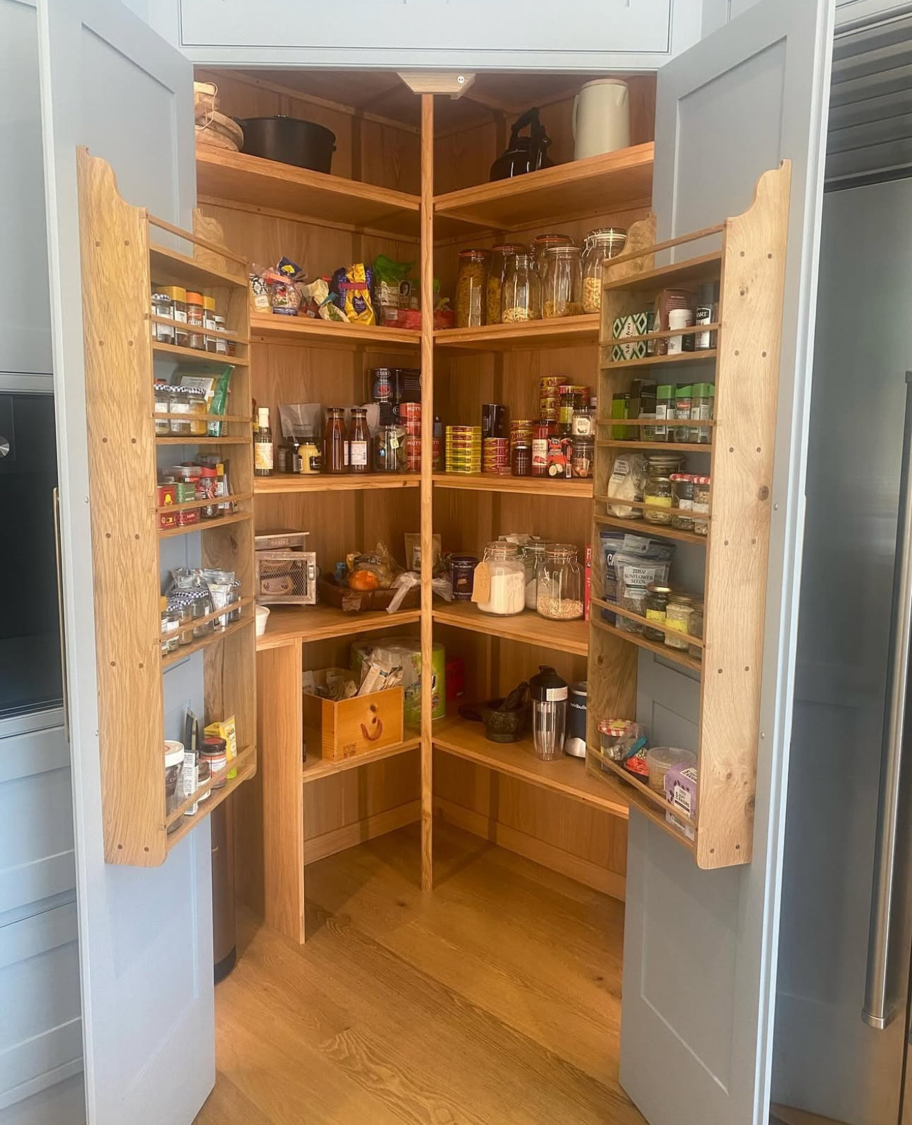 25 Corner Pantry Ideas That Will Instantly Upgrade Your Kitchen Storage ...