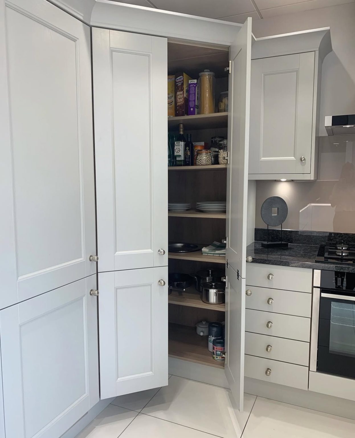 25 Corner Pantry Ideas That Will Instantly Upgrade Your Kitchen Storage ...