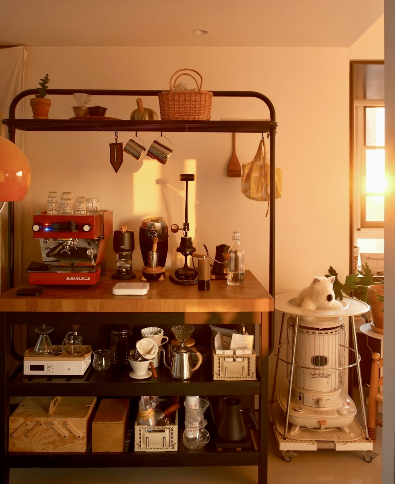 35 Home Coffee Bar Ideas That Will Turn Your Kitchen Corner into a Café ...