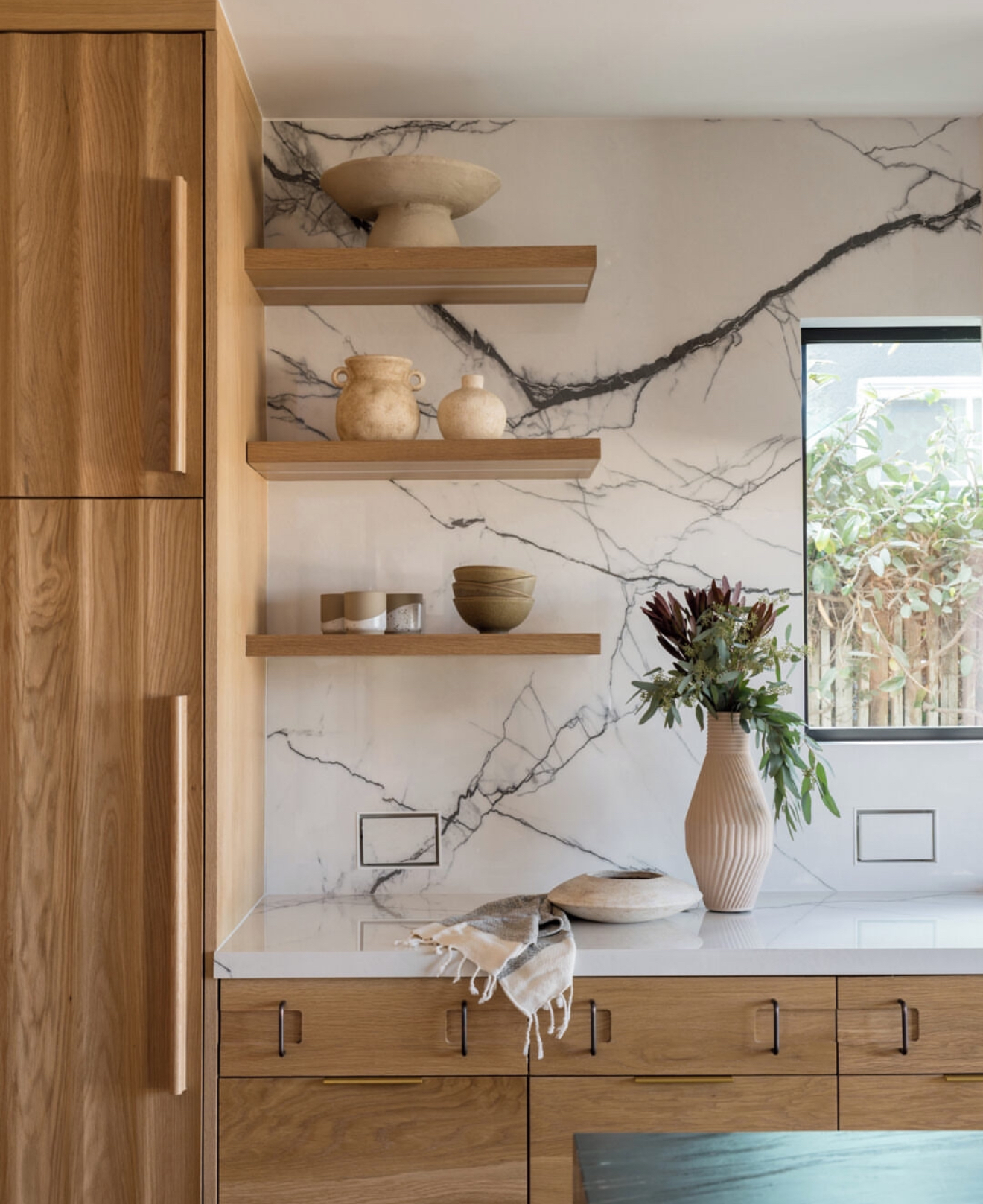 25 Honey Oak Kitchen Cabinets That Prove This 90s Favorite Is Back and ...