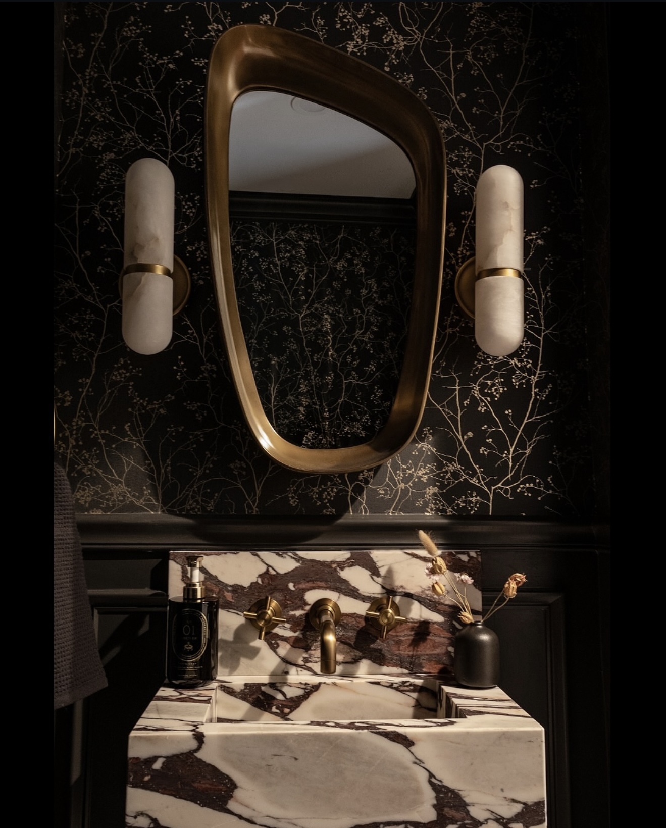 30 Dark Moody Bathroom Ideas That Bring Drama, Luxury, and Timeless ...