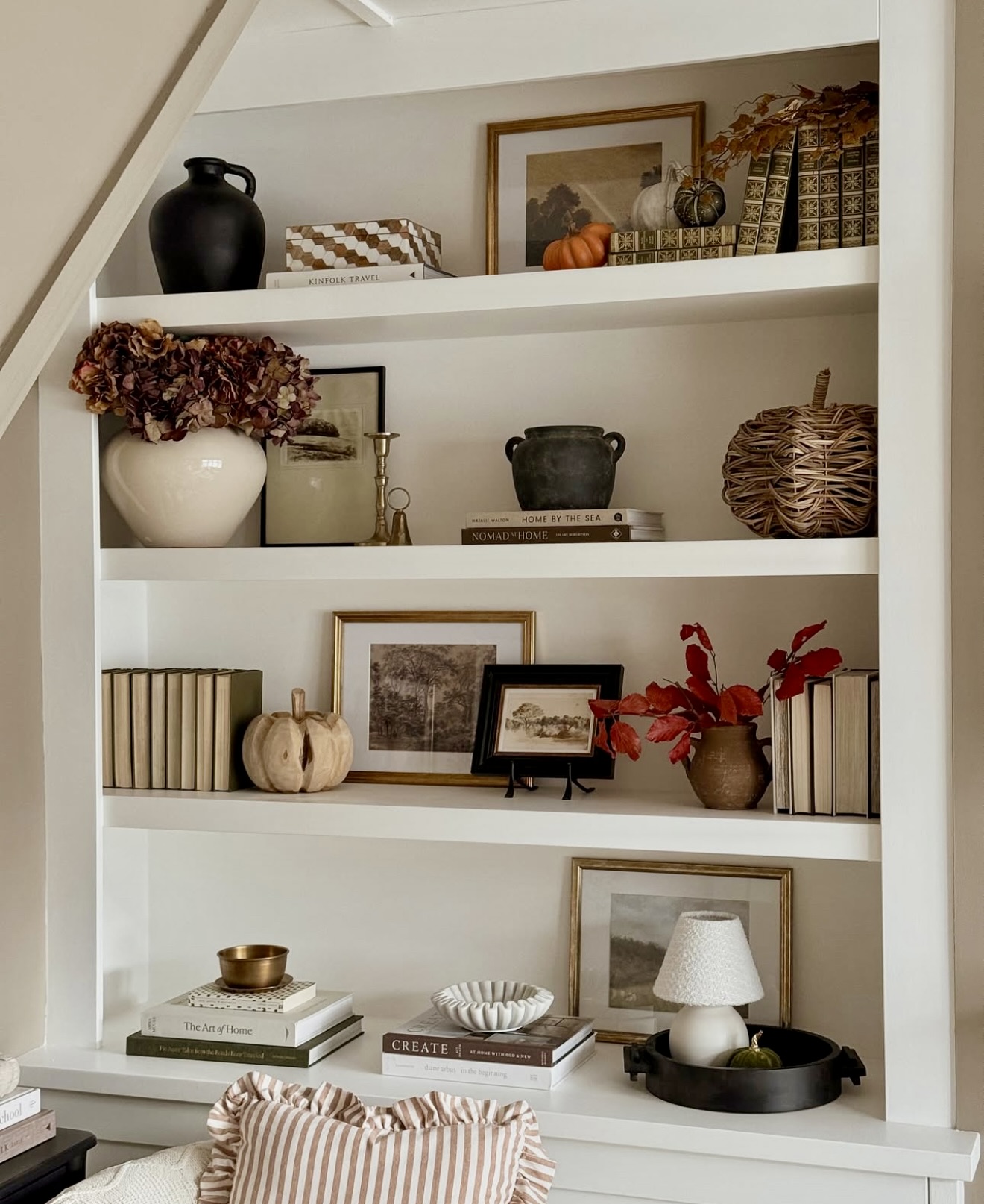 25 Built In Shelves Living Room Ideas That Will Instantly Elevate Your ...