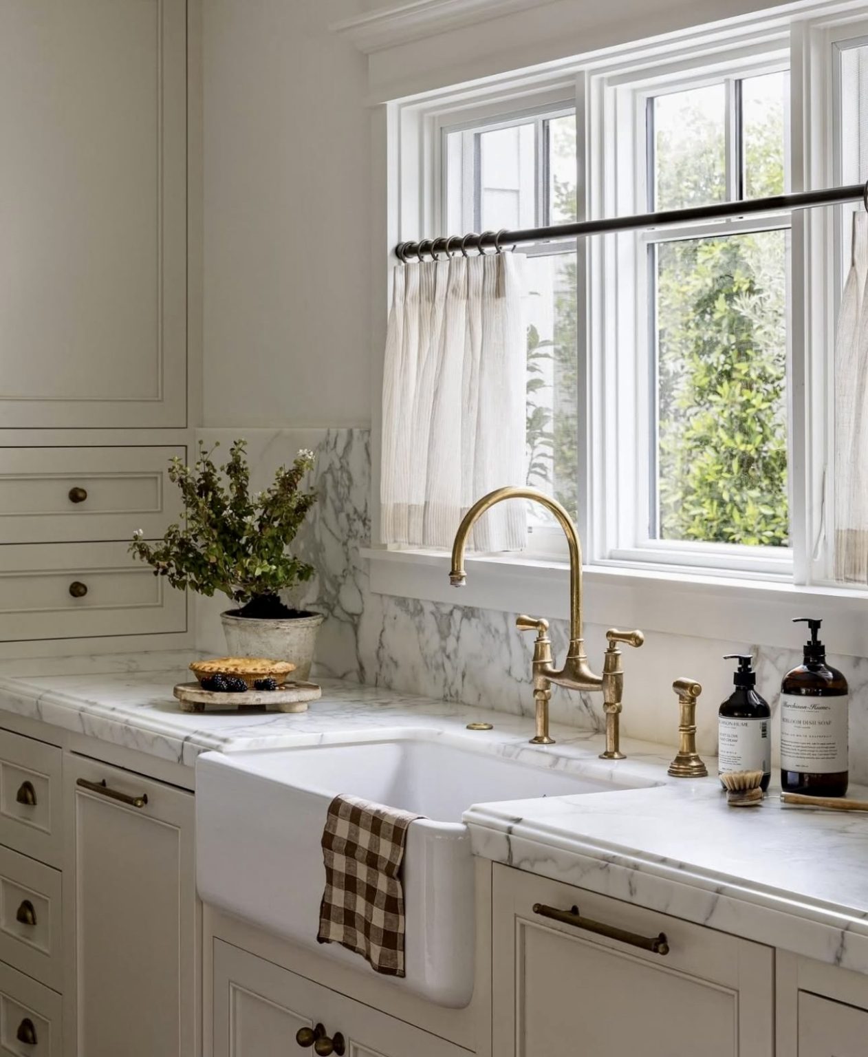 25 Kitchen Countertop Decor Ideas to Instantly Refresh Any Space in ...