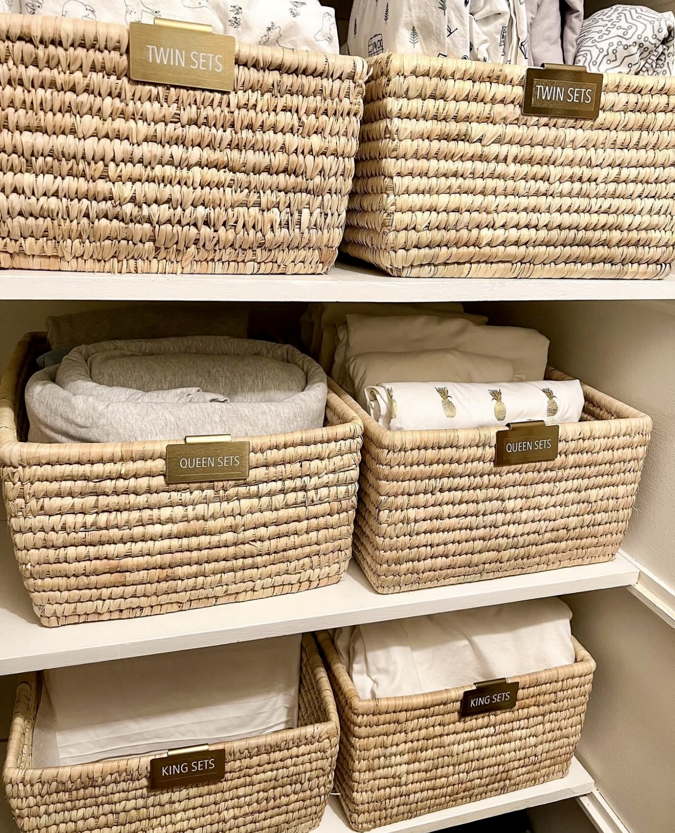 35 LINEN CLOSET ORGANIZATION Ideas That Will Instantly Transform Your ...