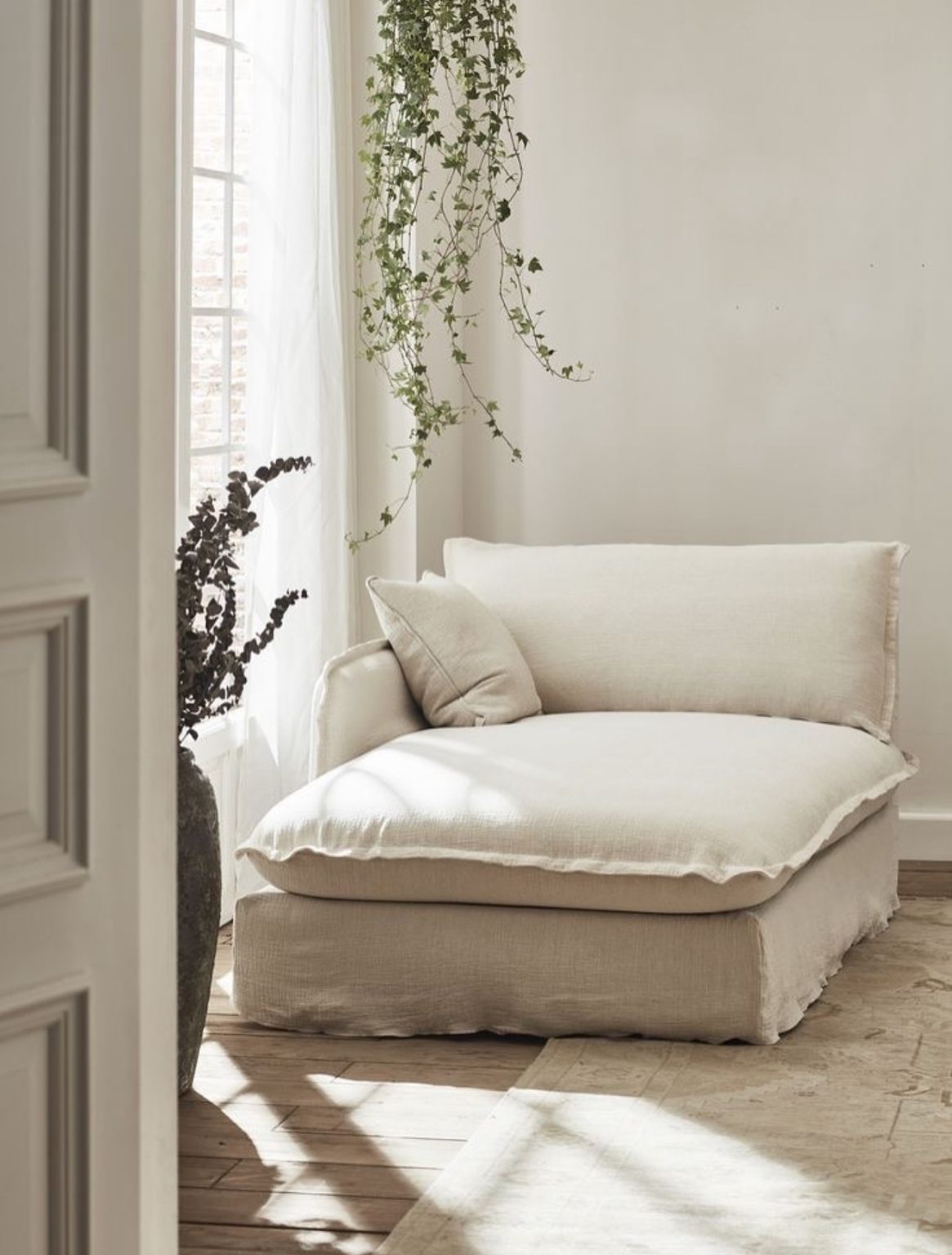 35 Arm Chair Ideas for Stylish and Comfortable Living Room Inspiration ...