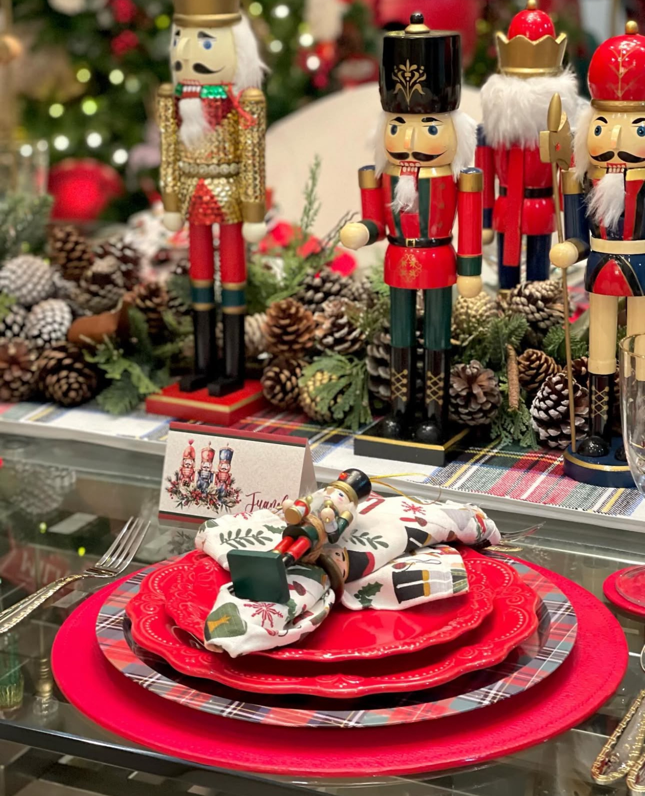 35 Christmas Table Decorations for Stylish, Festive and Elegant Holiday ...