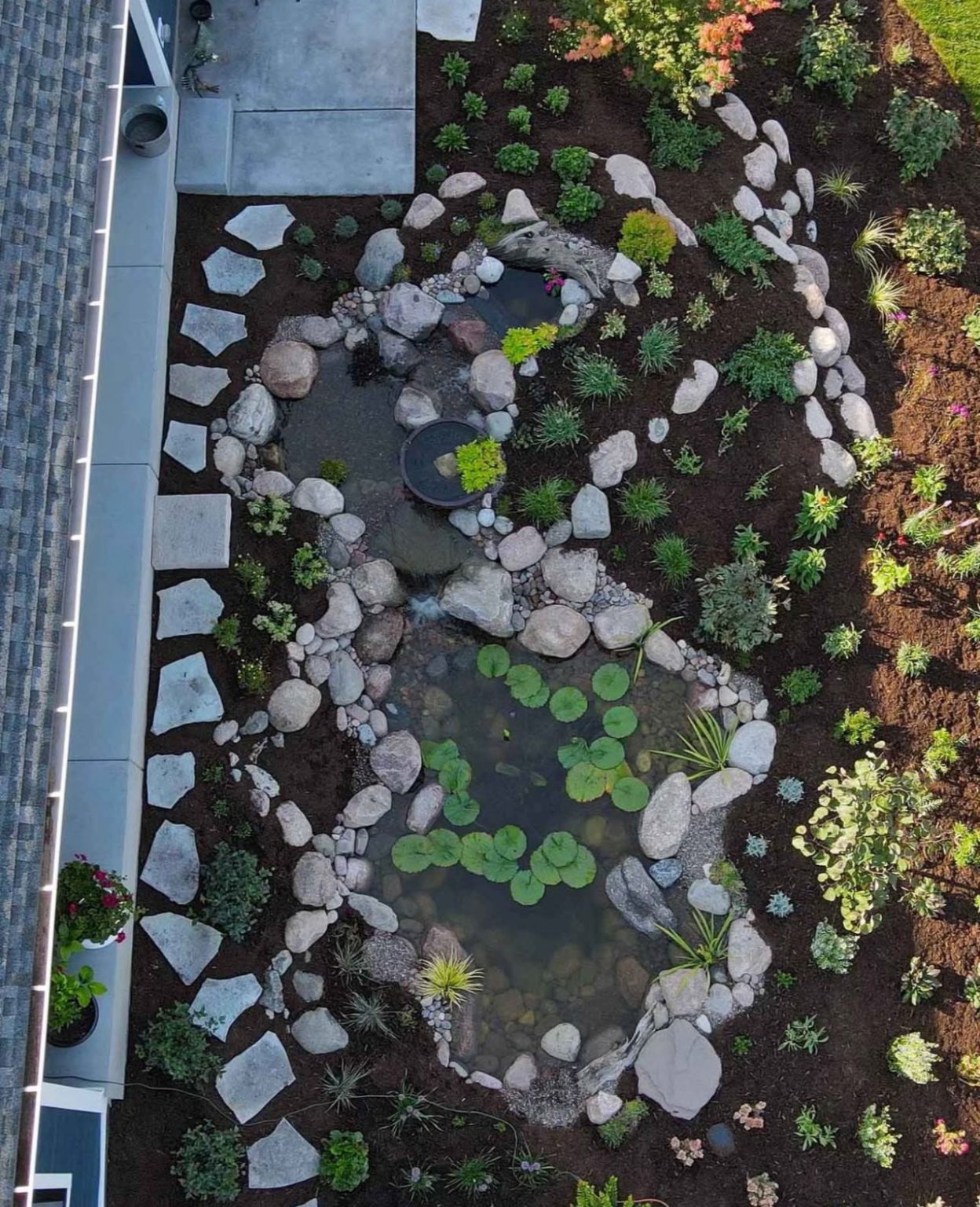 30 Pond Ideas to Transform Your Garden into a Relaxing and Aesthetic Outdoor Oasis - placeideal.com