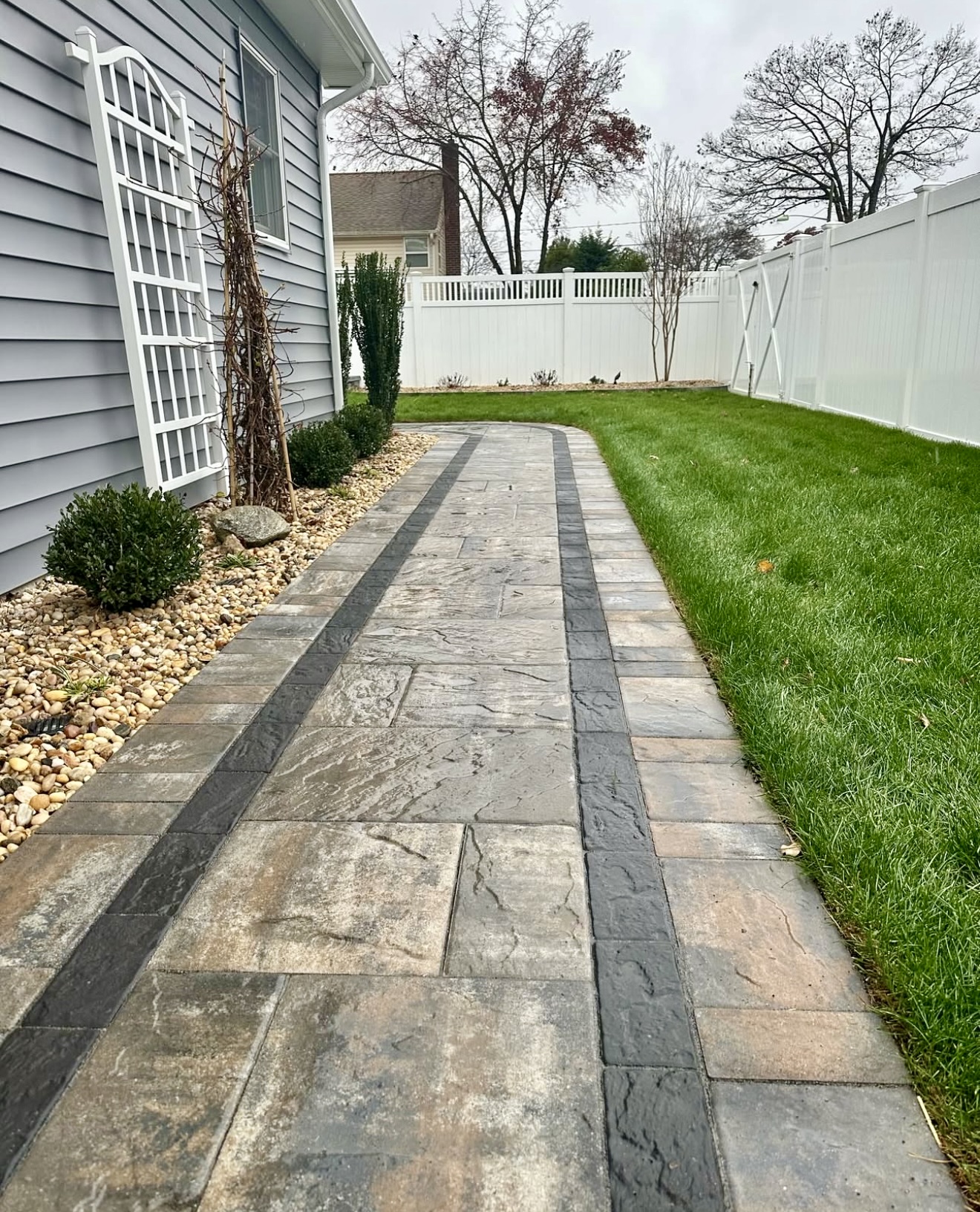 35 Pavers Walkway Ideas to Elevate Your Front Entrance, Side of House ...