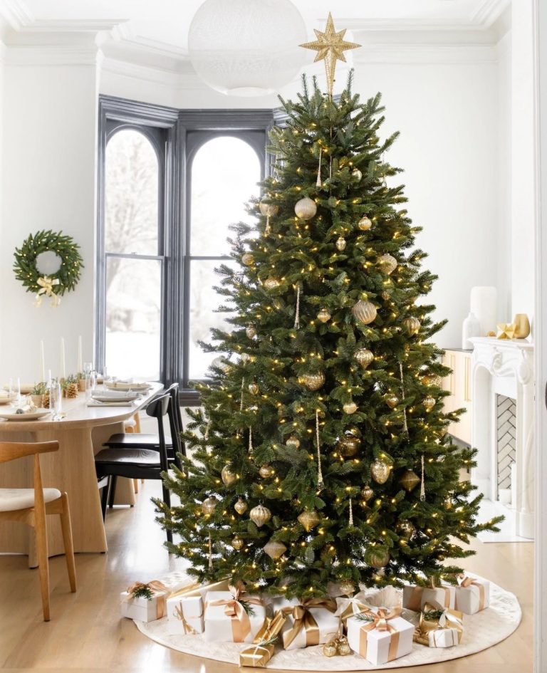 30 Christmas Tree Decorations That Define Elegant and Classic Holiday ...