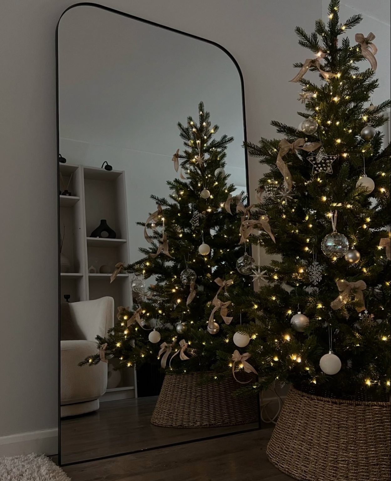 30 Christmas Tree Decorations That Define Elegant and Classic Holiday ...