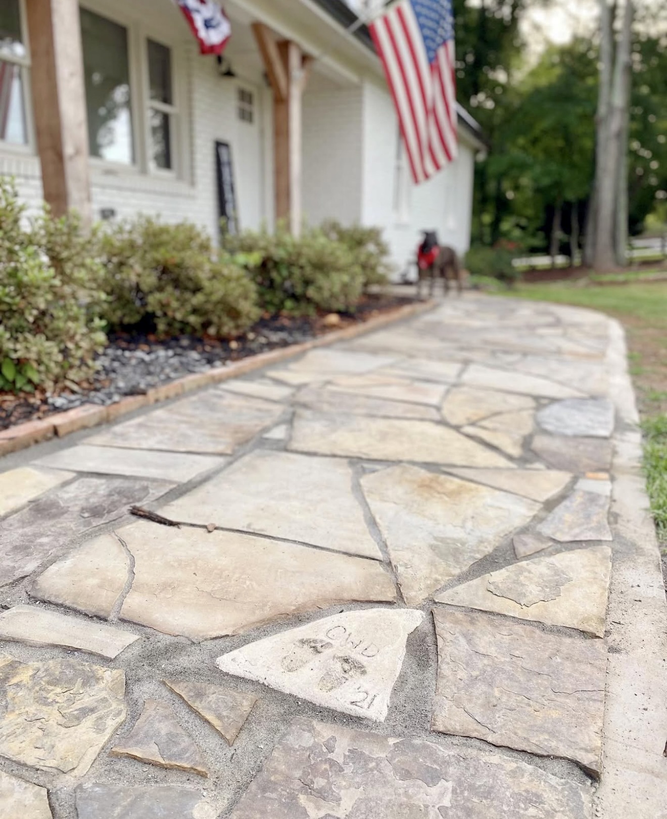 35 Pavers Walkway Ideas to Elevate Your Front Entrance, Side of House ...