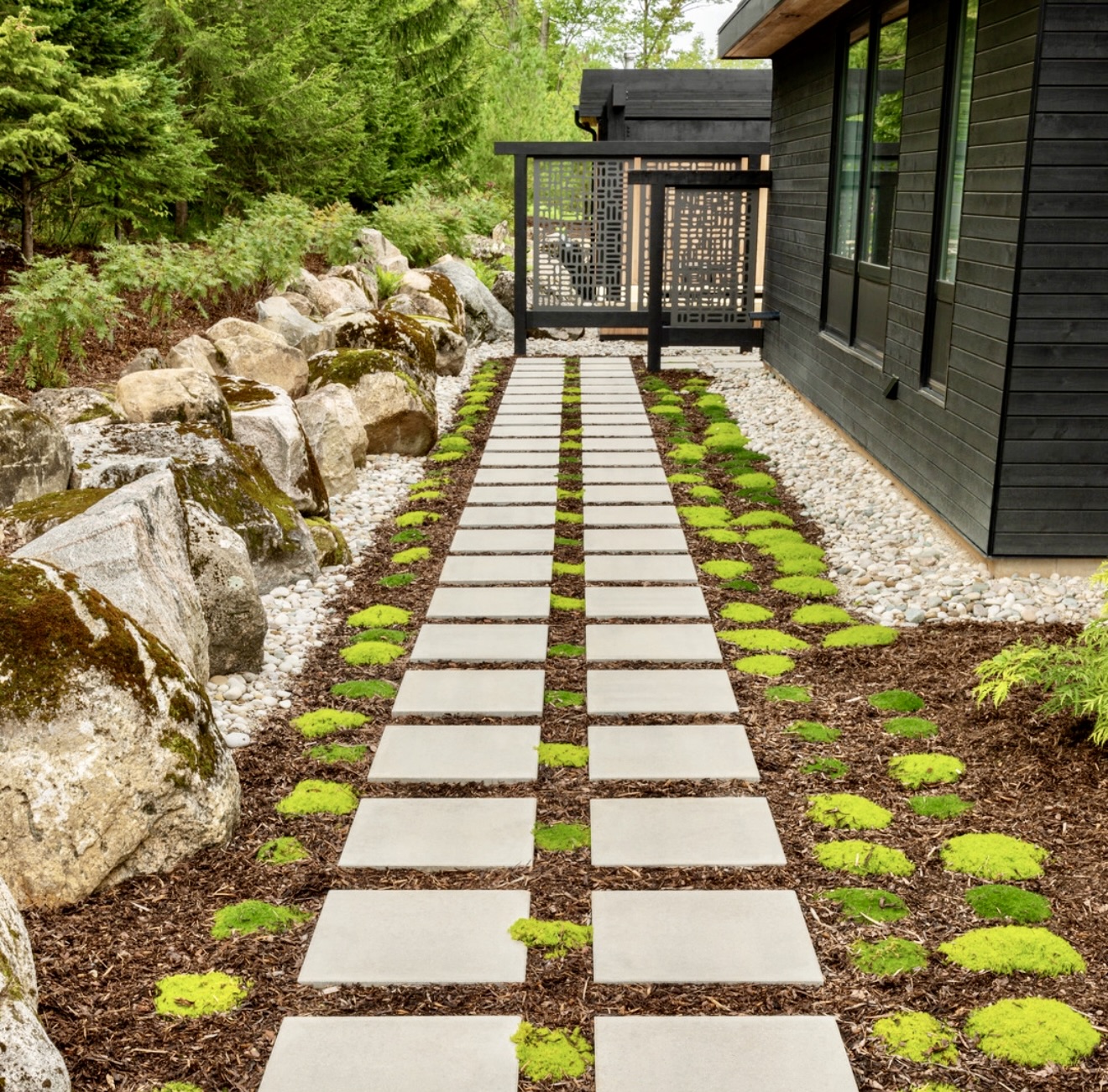 35 Pavers Walkway Ideas to Elevate Your Front Entrance, Side of House ...