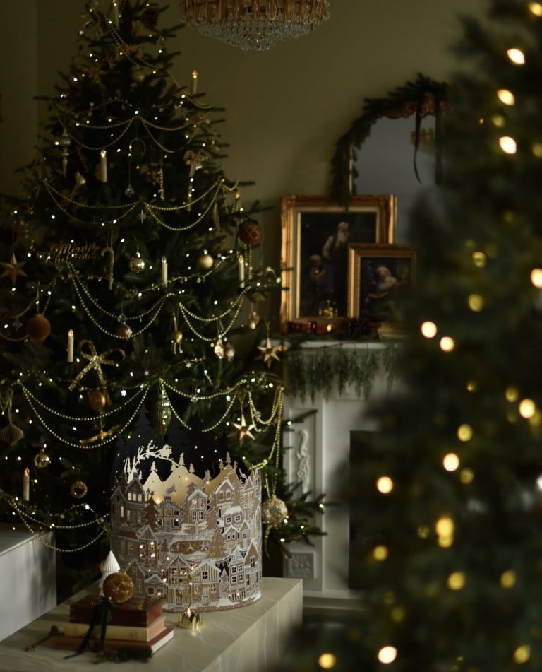 30 Christmas Tree Decorations That Define Elegant and Classic Holiday ...